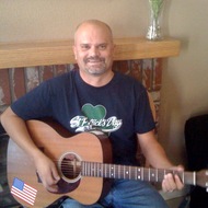 Damien Riley is on StageIt