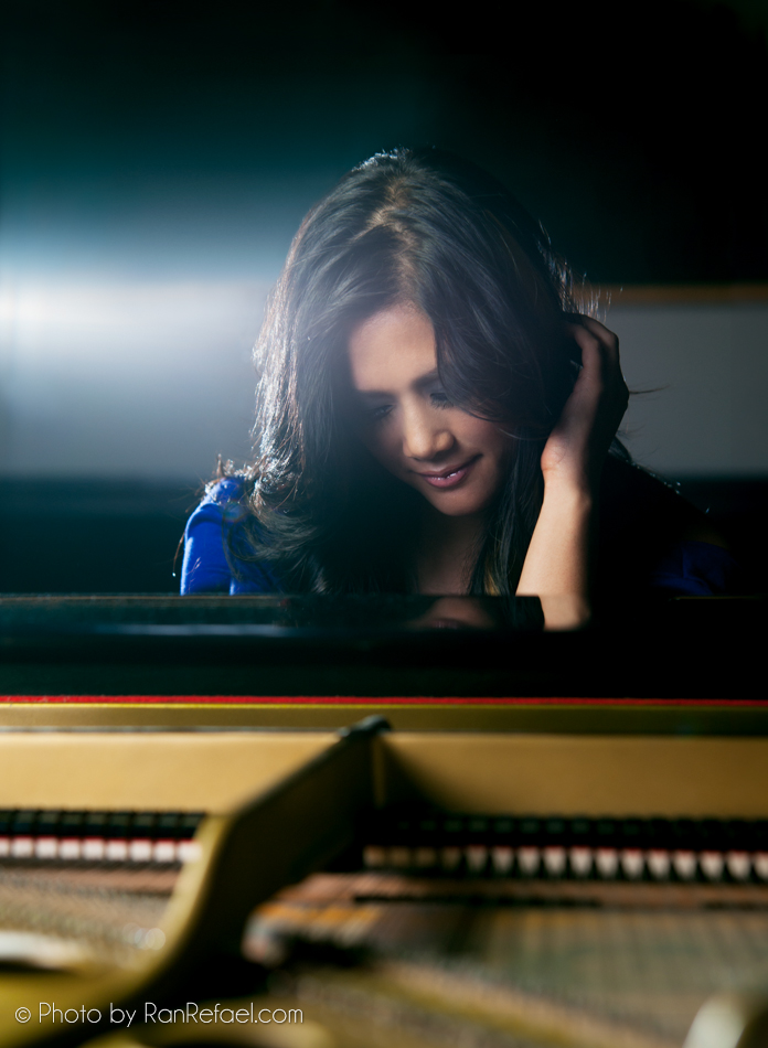 Connie Lim is on StageIt