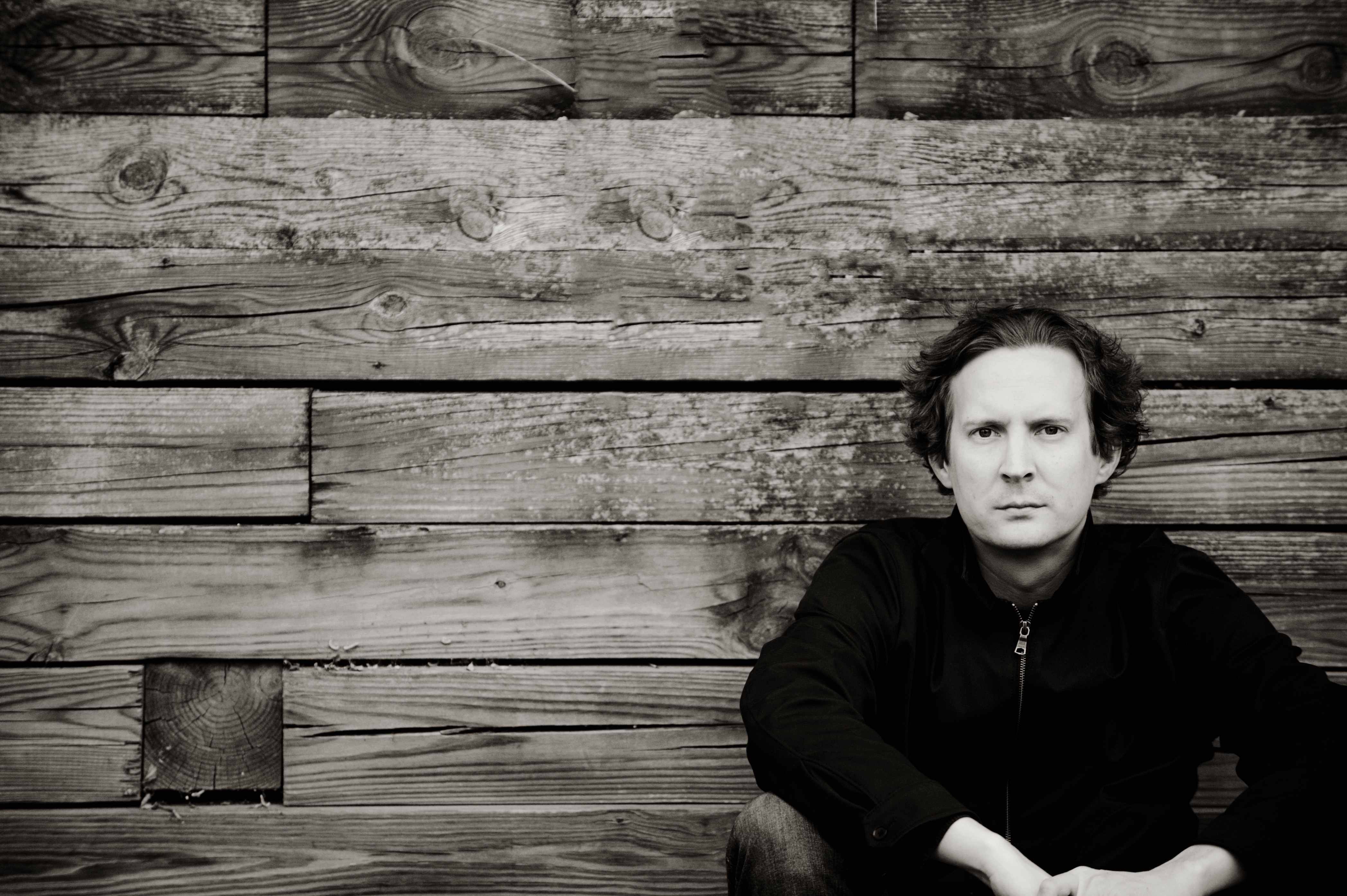 Hayden Lee is on StageIt