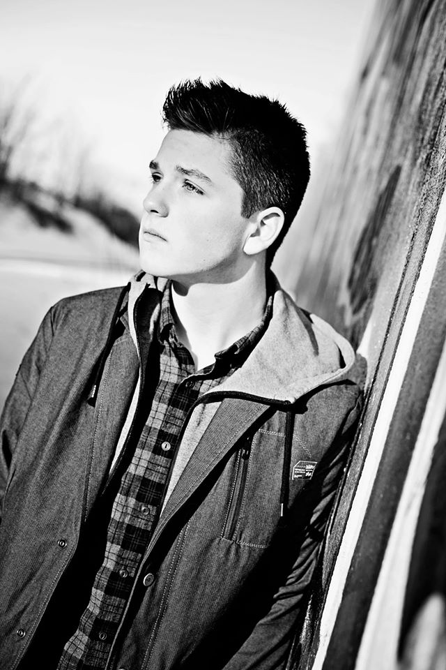 Zack Lane is on StageIt