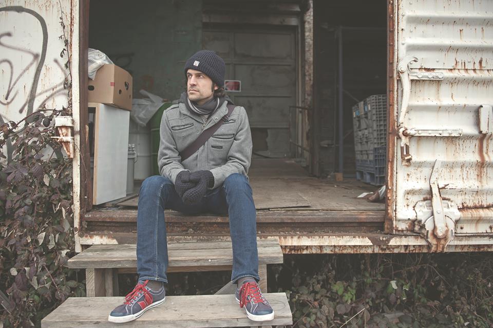 Derek Fawcett is on StageIt