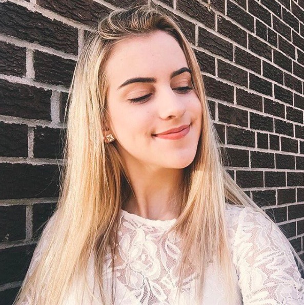 Fernanda Pires is on StageIt