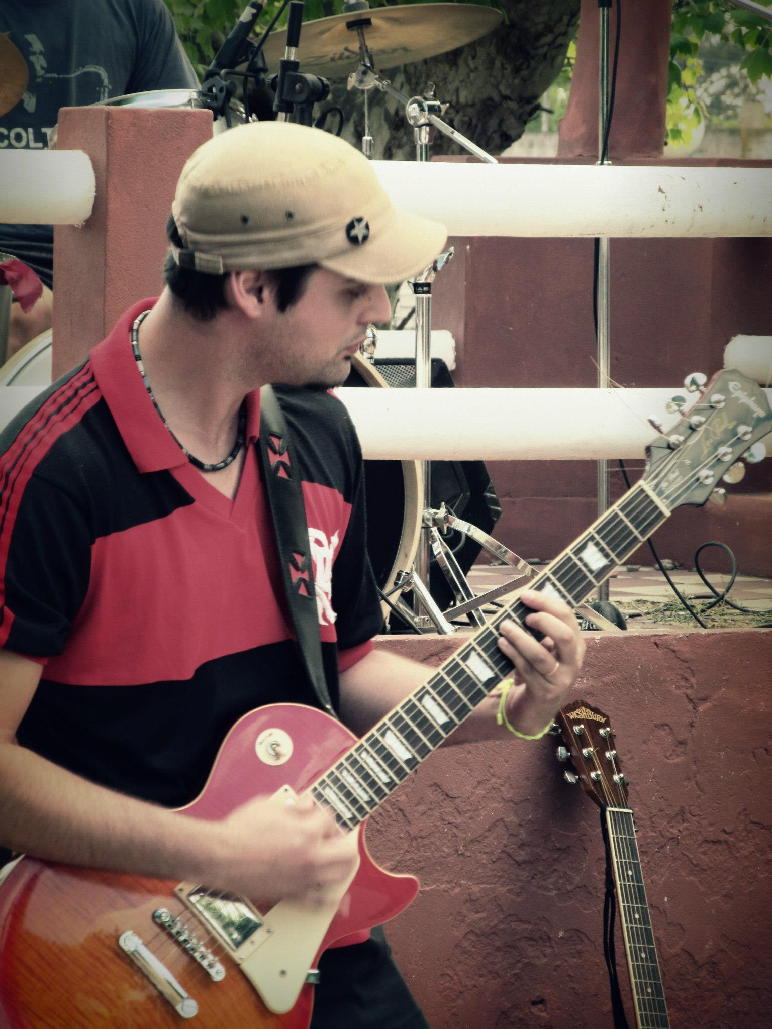 Adrian Richard is on StageIt