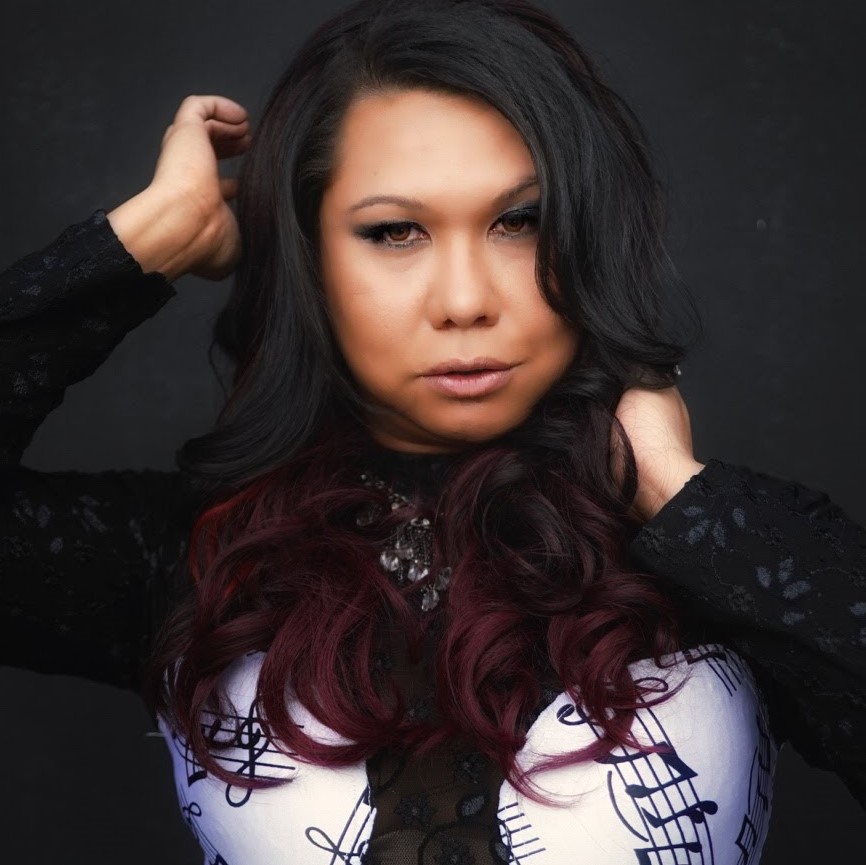 Nadya Sudjaja is on StageIt