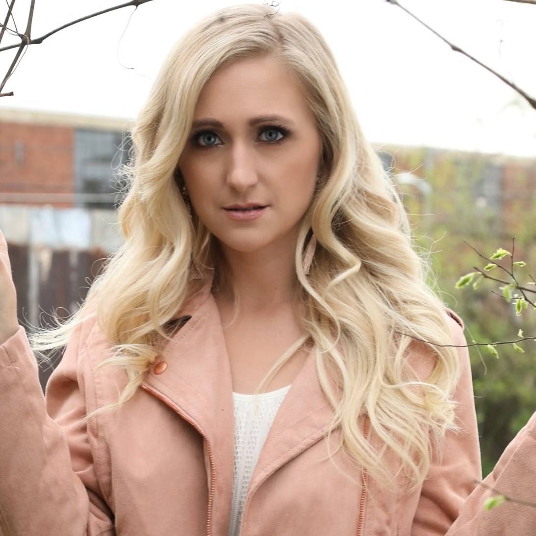 Katlyn Lowe is on StageIt