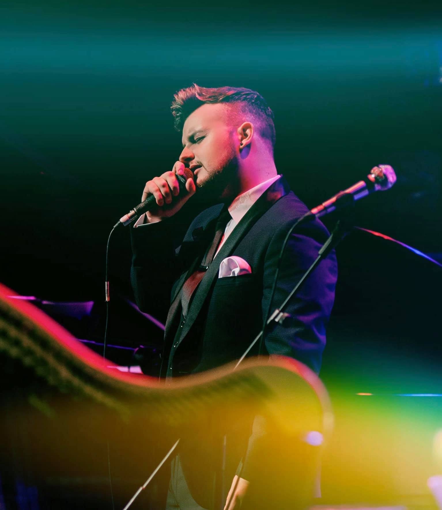 Conor Mc Ginty is on StageIt