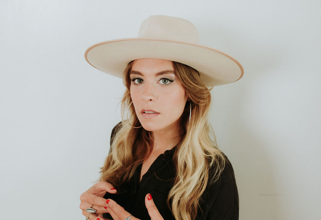 Haley Johnsen is on StageIt