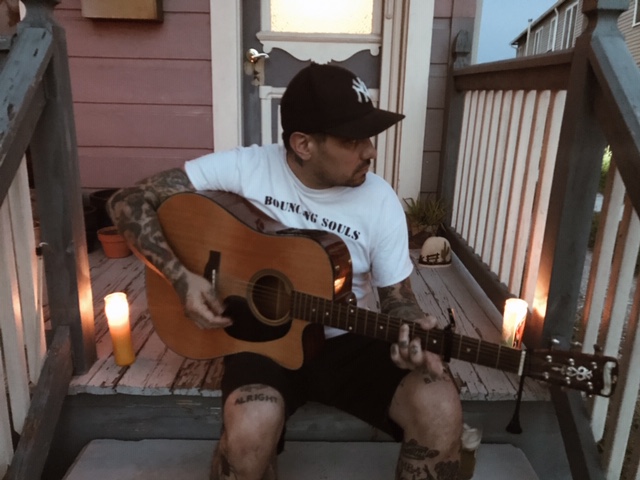 Mike Ireland is on StageIt