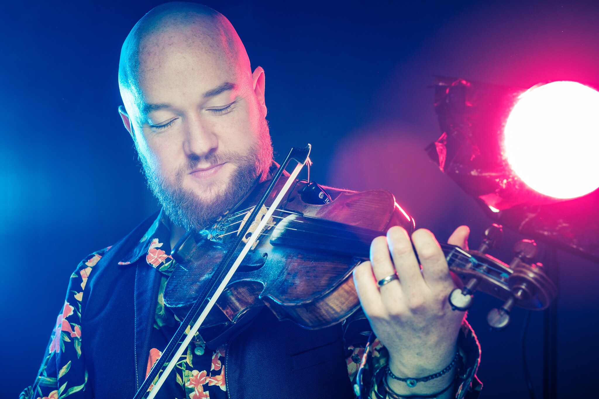 Fergal Scahill is on StageIt