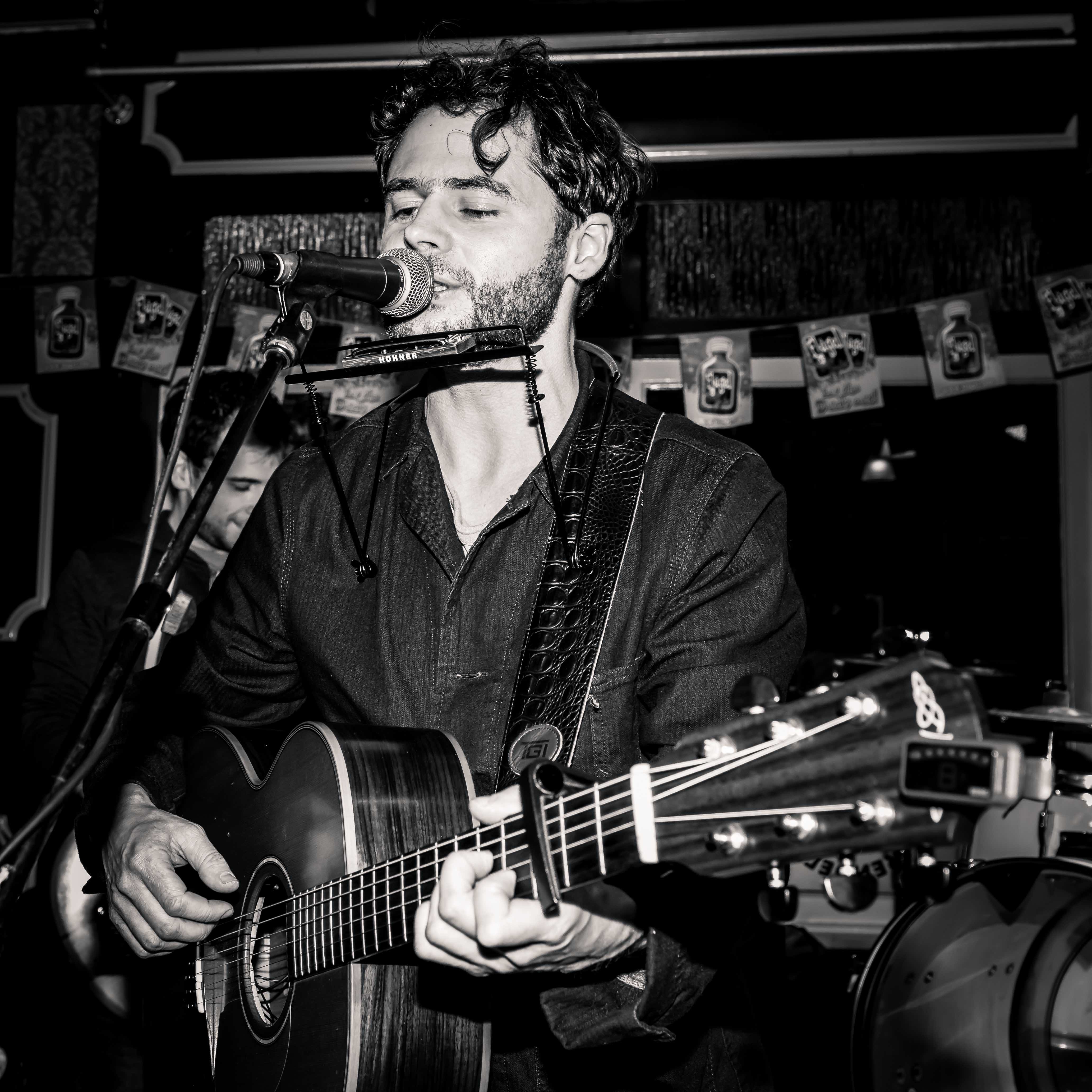 Robb Murphy is on StageIt