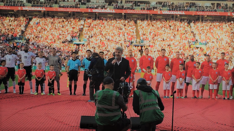 Martin Toal is on StageIt