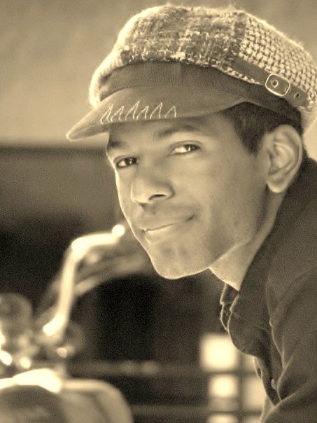 Elijah Cross is on StageIt