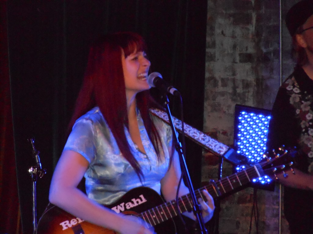 Renee Wahl is on StageIt