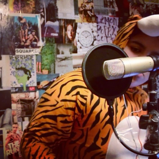 Jasmine Kennedy is on StageIt